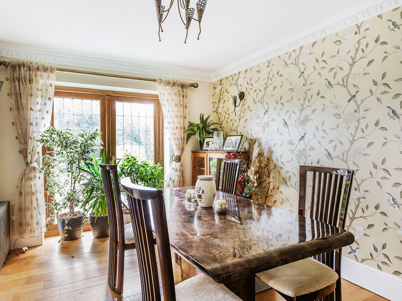 4 Bed House - Detached For Sale in East Grinstead