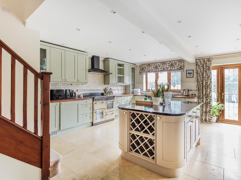 4 Bed House - Detached For Sale in East Grinstead