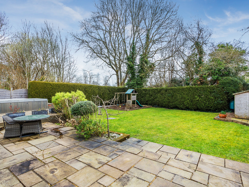 4 Bed House - Detached For Sale in East Grinstead