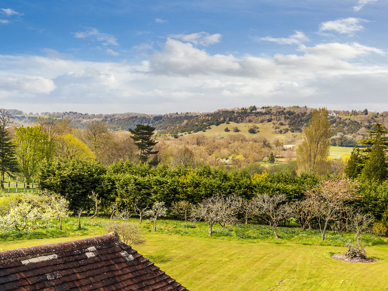 2 Bed Apartment For Sale in Reigate