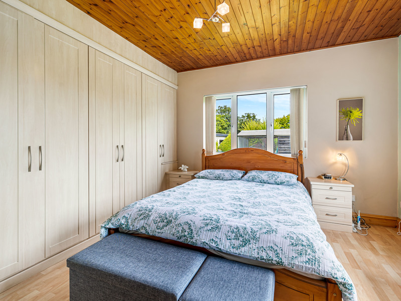 4 Bed House - Detached For Sale in Reigate