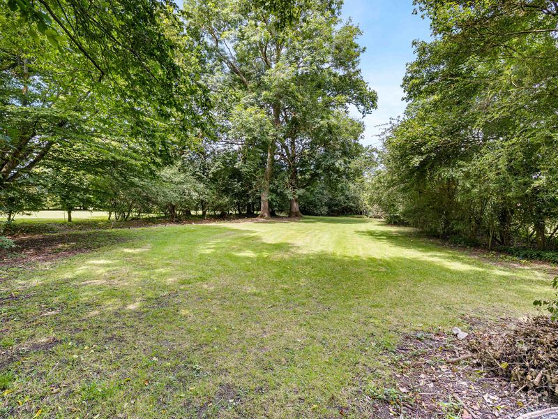 4 Bed House - Detached For Sale in Reigate