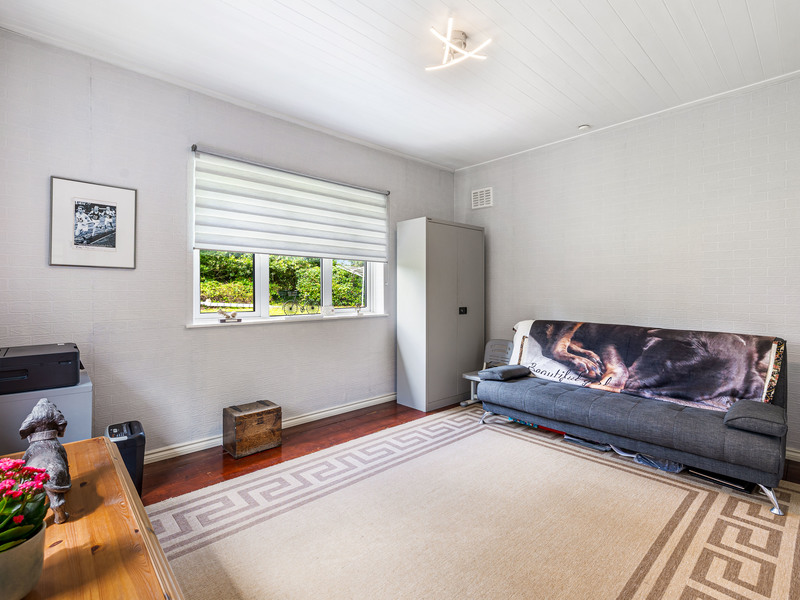 4 Bed House - Detached For Sale in Reigate