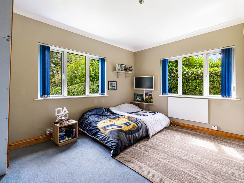 4 Bed House - Detached For Sale in Reigate