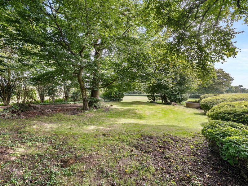 4 Bed House - Detached For Sale in Reigate