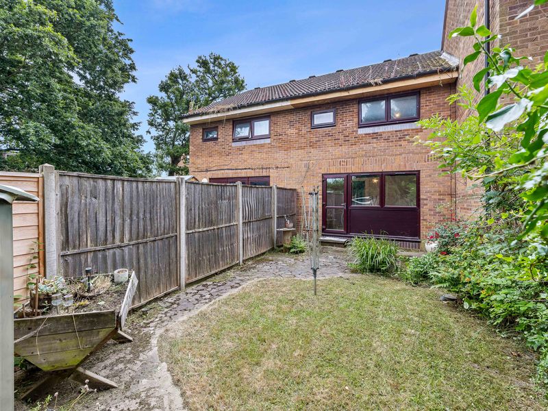3 Bed House - Terrace For Sale in Crawley