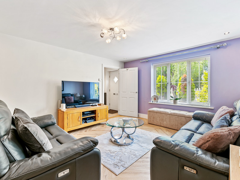 4 Bed House - Detached For Sale in Horley