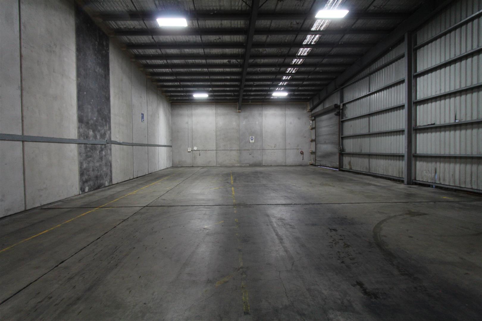 700m² Warehouse with Street Frontage & 7 Car Spaces – Commercial ...