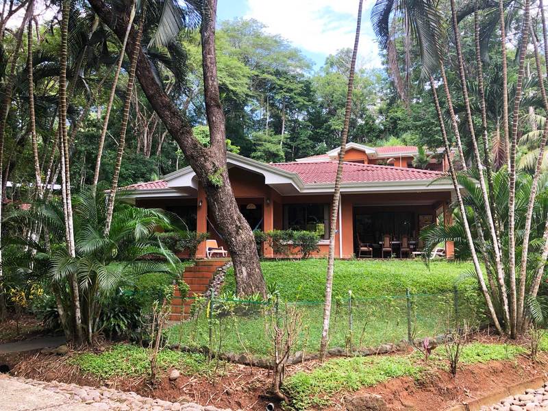 Id. 10526 - Tropical Rainforest House just Remodeled & Beautiful ...