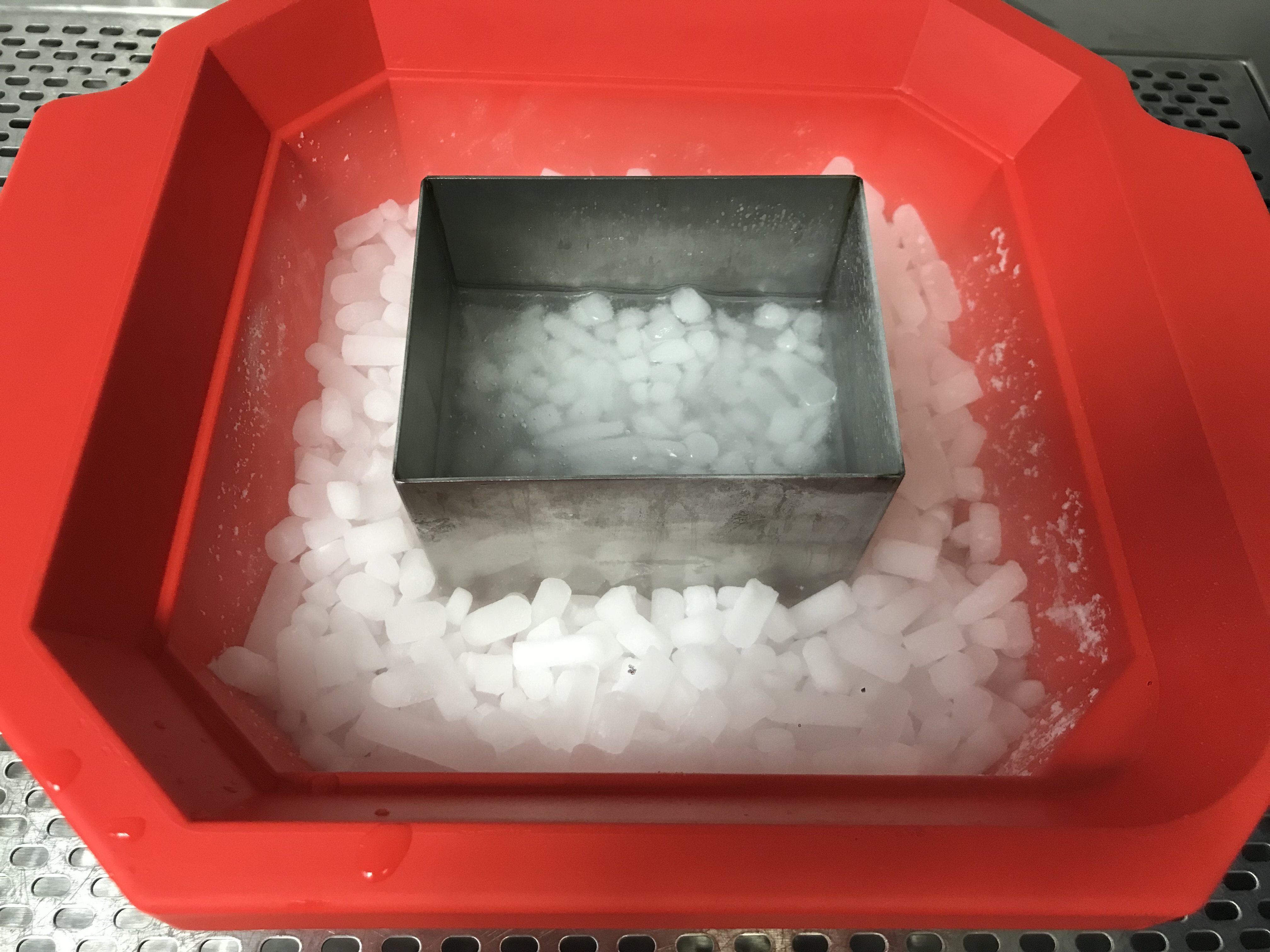 Embedding and freezing fresh human tissue in OCT using isopentane