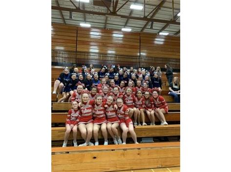 Prairie Knolls Middle School | Girls Cheerleading | Activities