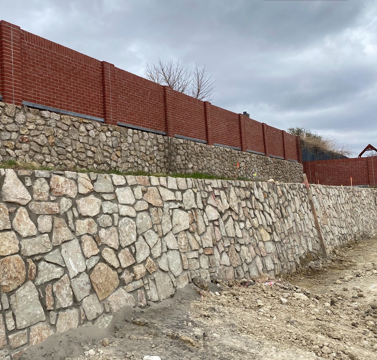 The Enclave Retaining Wall - Lorie Galloway Companies, Inc.
