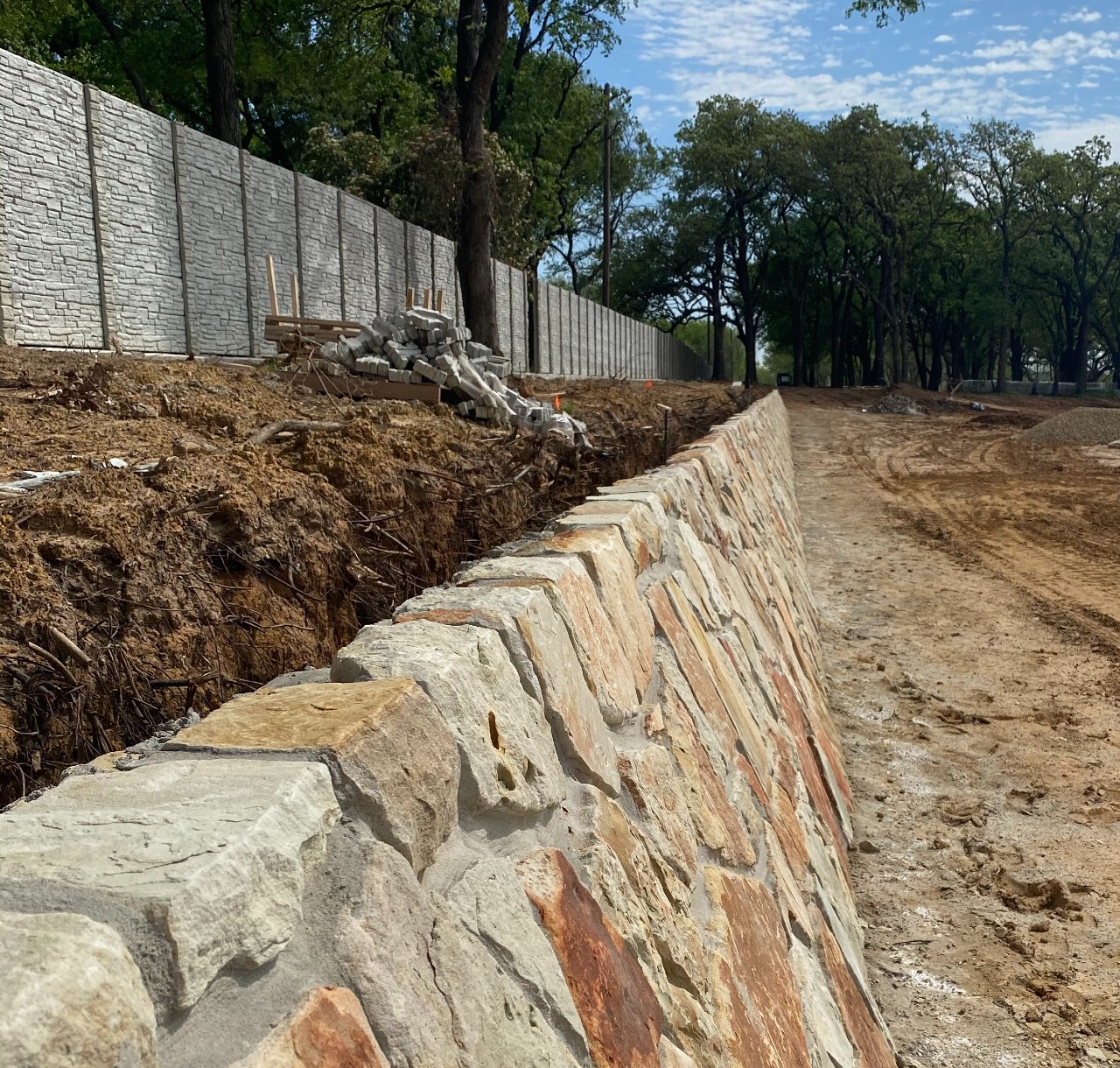 Berry Creek Screenwall & Retaining Wall - Lorie Galloway Companies, Inc.