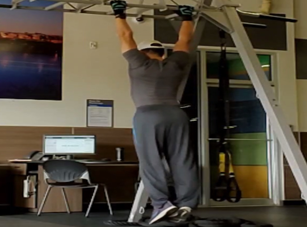 Hanging exercise Relieves BACK and SHOULDER PAIN