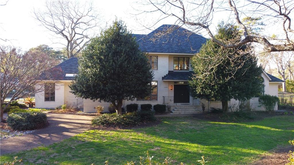 1632 W Little Neck Rd - Liz Moore and Associates
