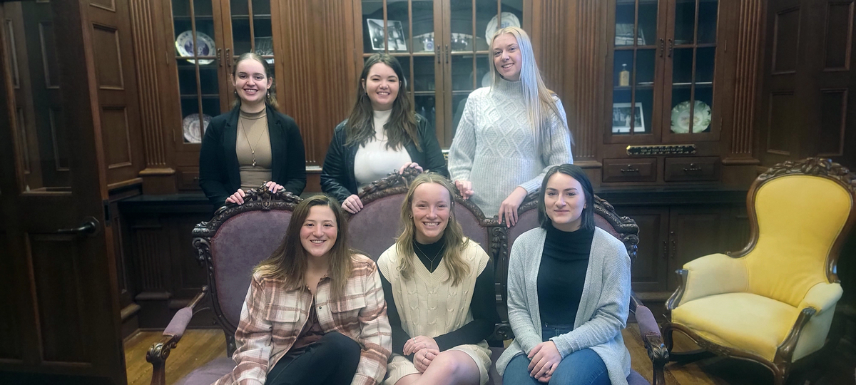 Six Students Inducted into Gamma Sigma Epsilon