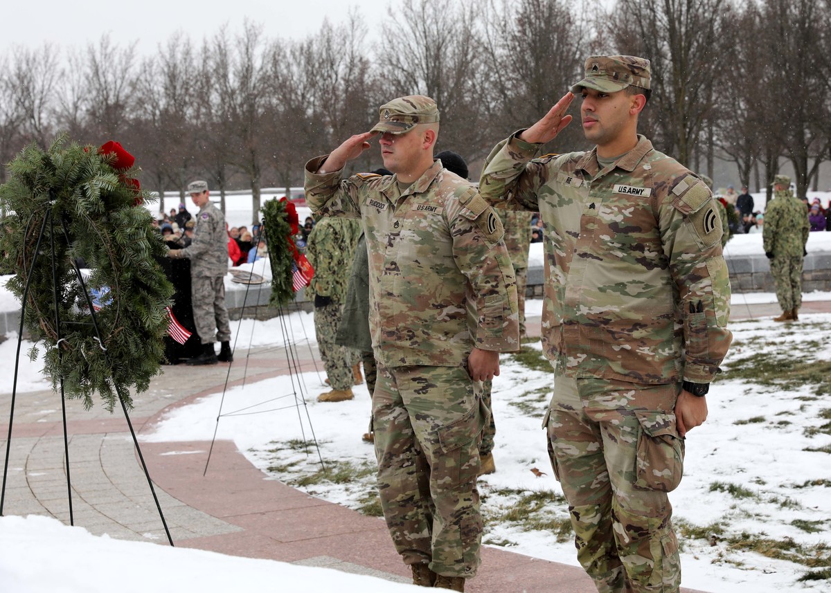 NY National Guard Airmen, Soldiers honor vets at Wreaths Across America ...