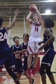 Logan Brewer's Men's Basketball Recruiting Profile