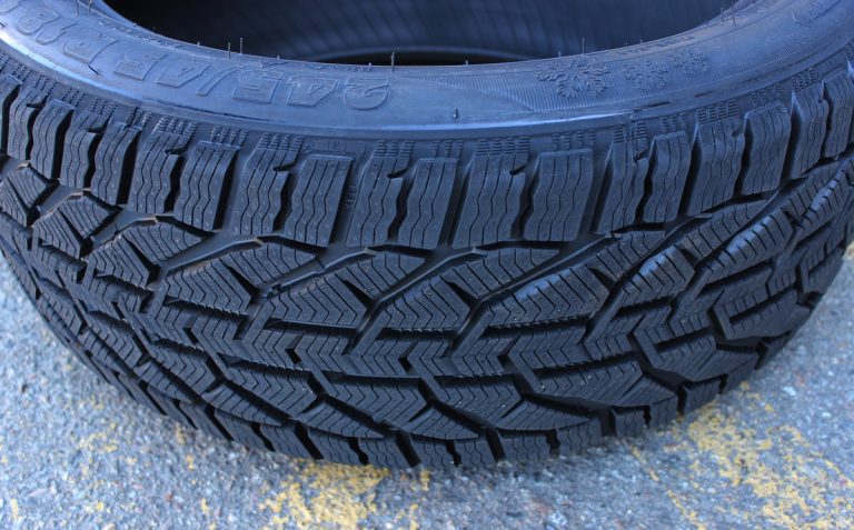 Understanding the Basics of Tubeless Tires - RNR Tire Express