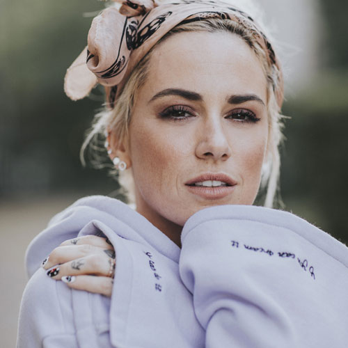 Valérie Roberts lance une collection de "hoodies" - Véronique Cloutier