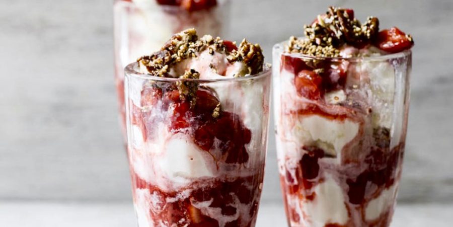 Sundae aux fraises et croquant pacanes et sésame de K pour Katrine ...