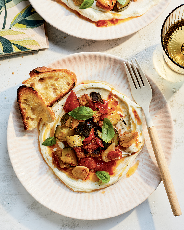Tomates, aubergines et courgette confites sur chèvre fouetté