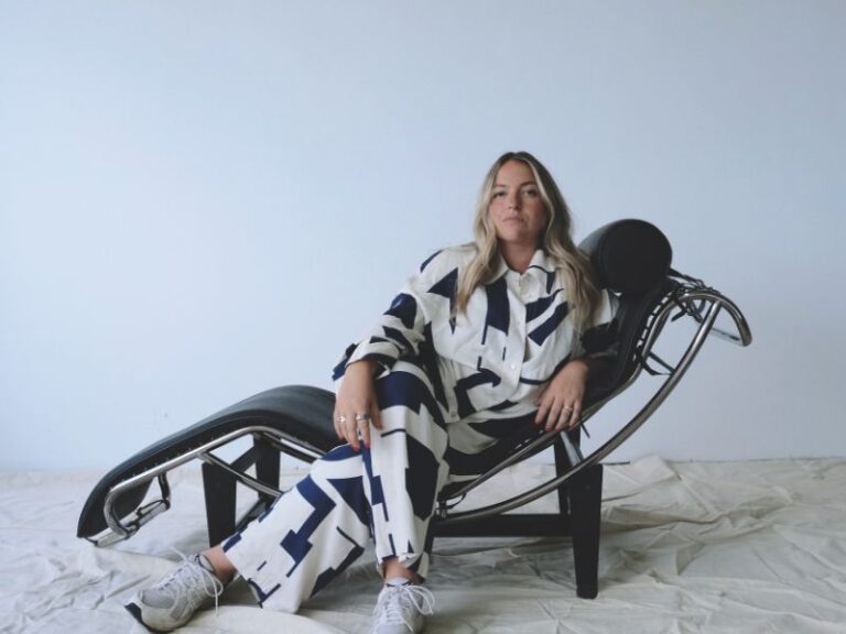 Dans la garde-robe de Allison Forbes