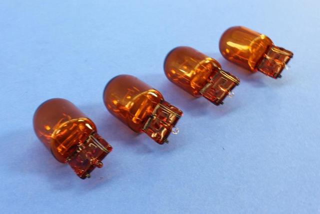L0007440NA - Turn Signal Light Bulb - 2011-2021 Mopar | Mopar Parts Canada
