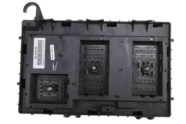 2017-2019 GM Engine Wiring Harness Junction Block 84184430 ...