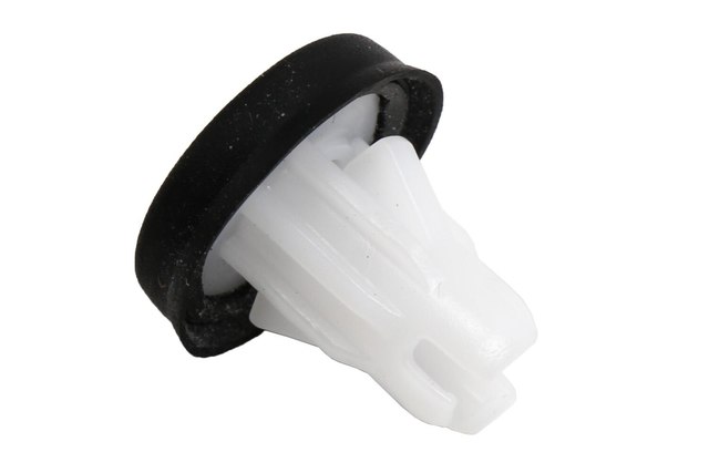 2015-2022 GM Tail Lamp Retainer 84221534 | NewGMParts.com