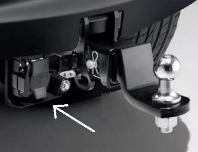 Shop OEM Land Rover Towing Online | Land Rover Parts Counter