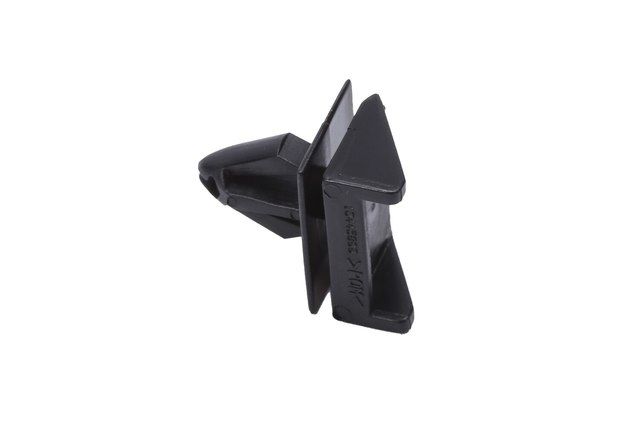 1997-2012 GM OEM NEW GM Lower Molding Retainer-Rocker Panel Extension ...