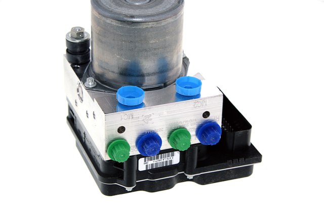 Electronic Traction Control Brake Pressure Modulator Valve Kit 84718723 ...