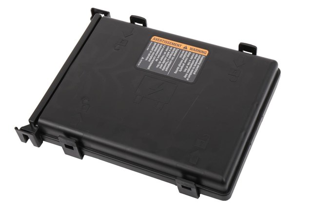 2013-2016 GM Accessory Wiring Junction Block Cover 22791881 ...