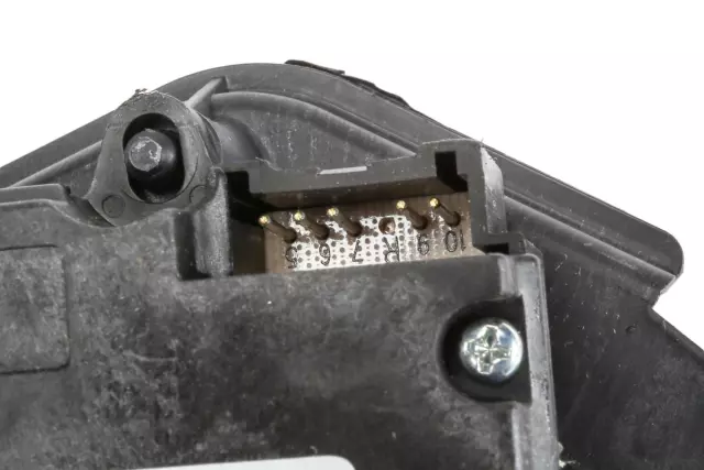 2003-2004 GM HVAC Mode Door Actuator and Cam 89018525 | GM Parts Center