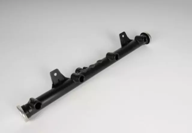 2001-2007 GM Passenger Side Multi-Port Fuel Injector Rail 17113695 ...