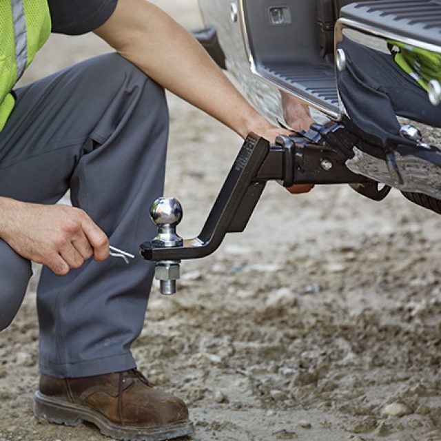 2015-2019 GM Trailer Hitch Package 84369042 | GMPartsDirect.com