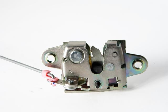 65780-04032 - Tailgate Latch (Right) 2005-2015 Toyota Tacoma | Longo ...