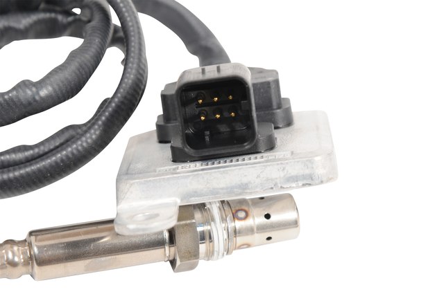 2015-2016 GM Nitrogen Oxide Sensor with Clips 19302360 | GMPartsDirect.com