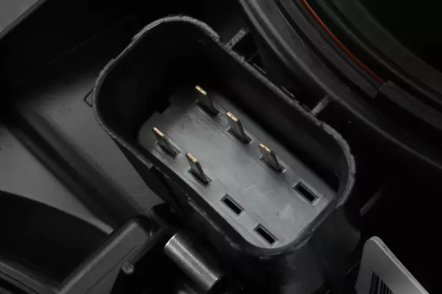 2014-2015 Chevrolet Silverado 1500 Passenger Side Headlamp 84434764 GM ...