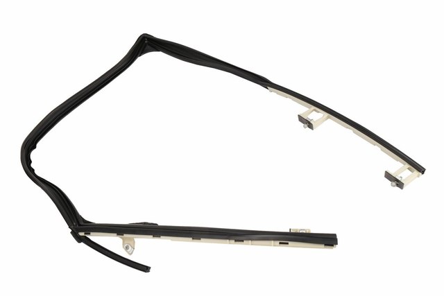 23418124 - OEM GM WEATHERSTRIP GMPartsCenter.net | GM Parts Center