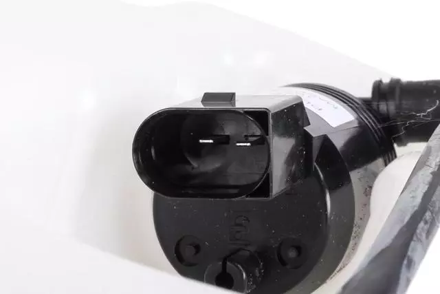2017 Buick LaCrosse Windshield Washer Fluid Reservoir 26698449 GM ...