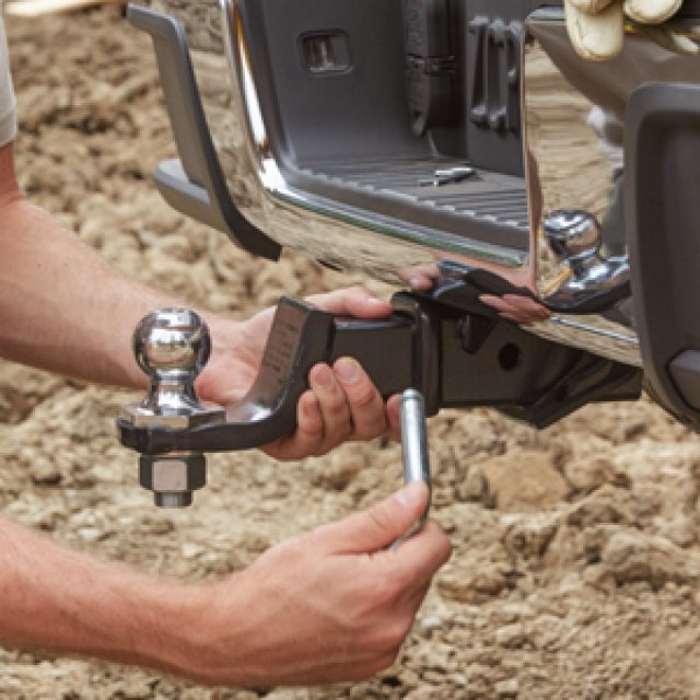 2015-2019 GM Trailer Hitch Package 84369042 | GMPartsDirect.com