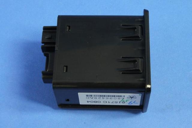 Media Hub-Hub 68096428AD | TascaParts.com