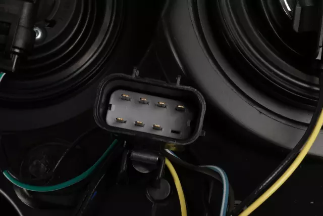 2007-2014 GM Passenger Side Headlamp 22853026 | OEM Parts Online