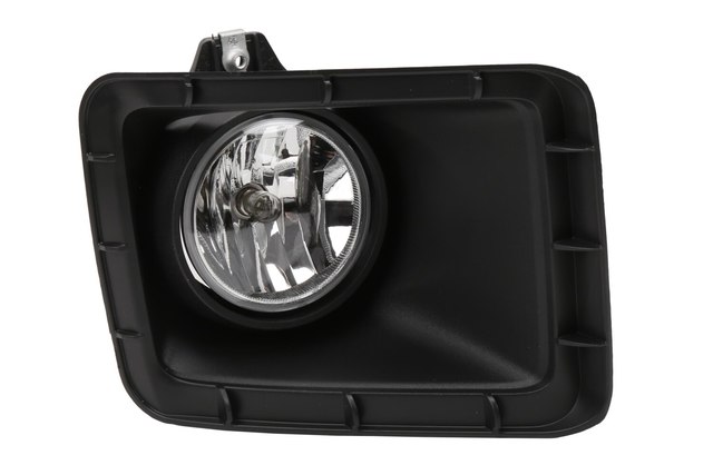 22978631 - Passenger Side Front Fog Lamp Bezel - 2015-2019 GM | World ...