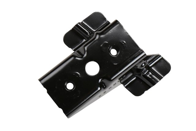 2018-2023 GM Driver Side Body Side Front Fender Rear Lower Bracket ...
