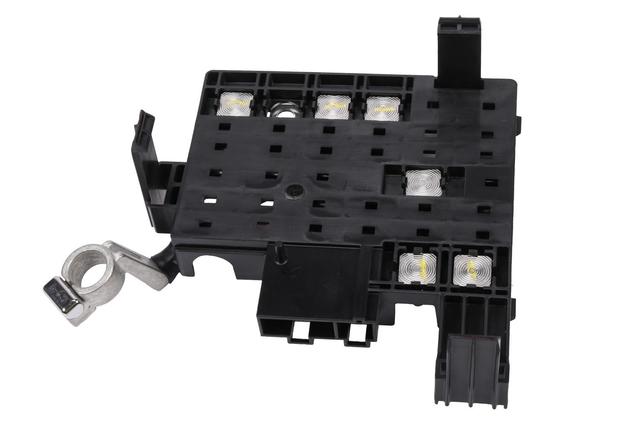 2017-2019 GM Battery Distribution Engine Compartment Fuse Block ...