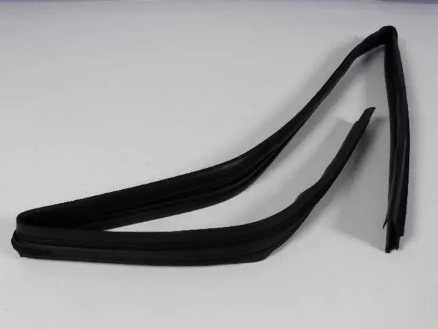 2011-2022 Jeep Front Door Glass Run Weatherstrip, Right 55399190AH | My ...