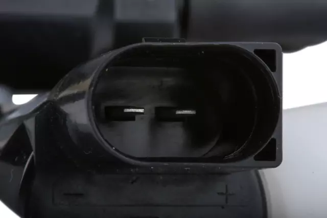 2021-2025 GM Windshield Washer Solvent Container 84816822 GM ...